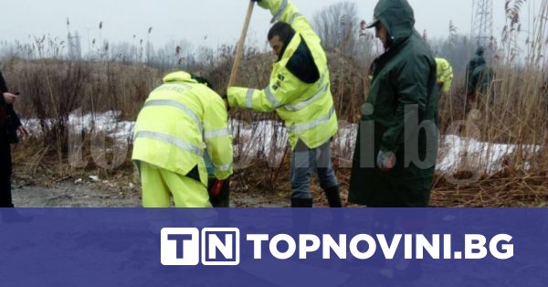 Изграждат диги край бургаското езеро "Вая" (СНИМКИ)